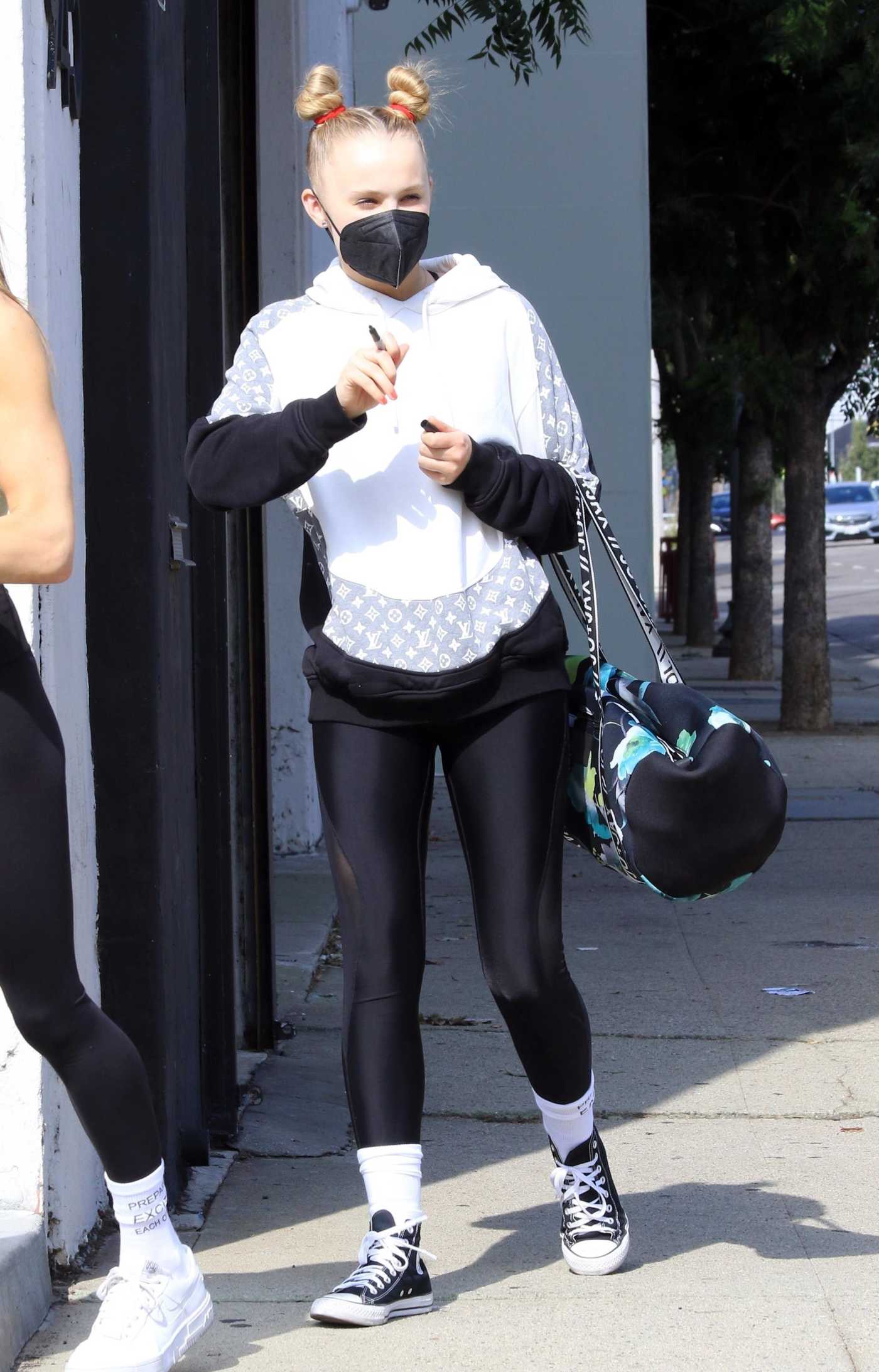 JoJo Siwa Attends 2021 Vulture Festival in Los Angeles 11/13/2021 ...