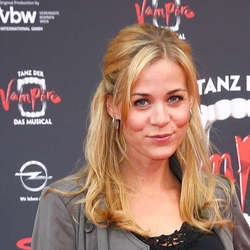Jessica Ginkel Tanz Der Vampire Musical Premiere in Berlin – Celebrity ...